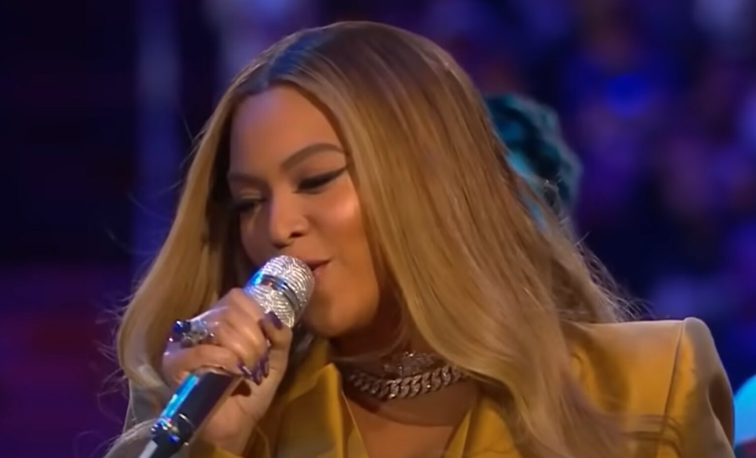 Beyoncé Upsets More Country Fans Rewrites Lyrics Of Dolly Parton