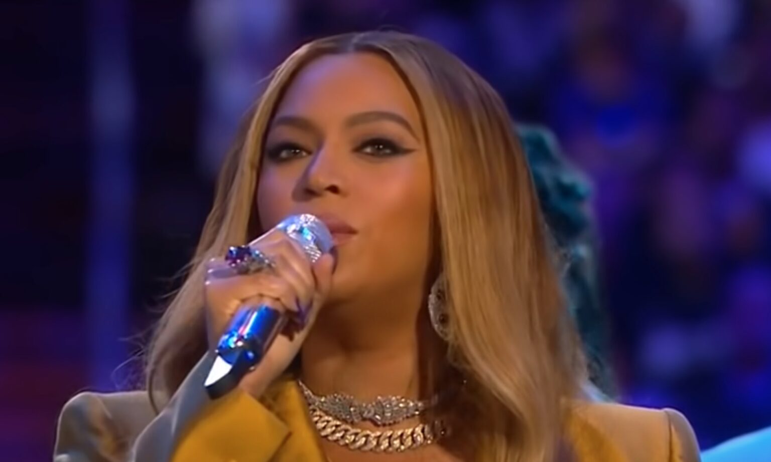 Beyoncé Upsets More Country Fans Rewrites Lyrics Of Dolly Parton