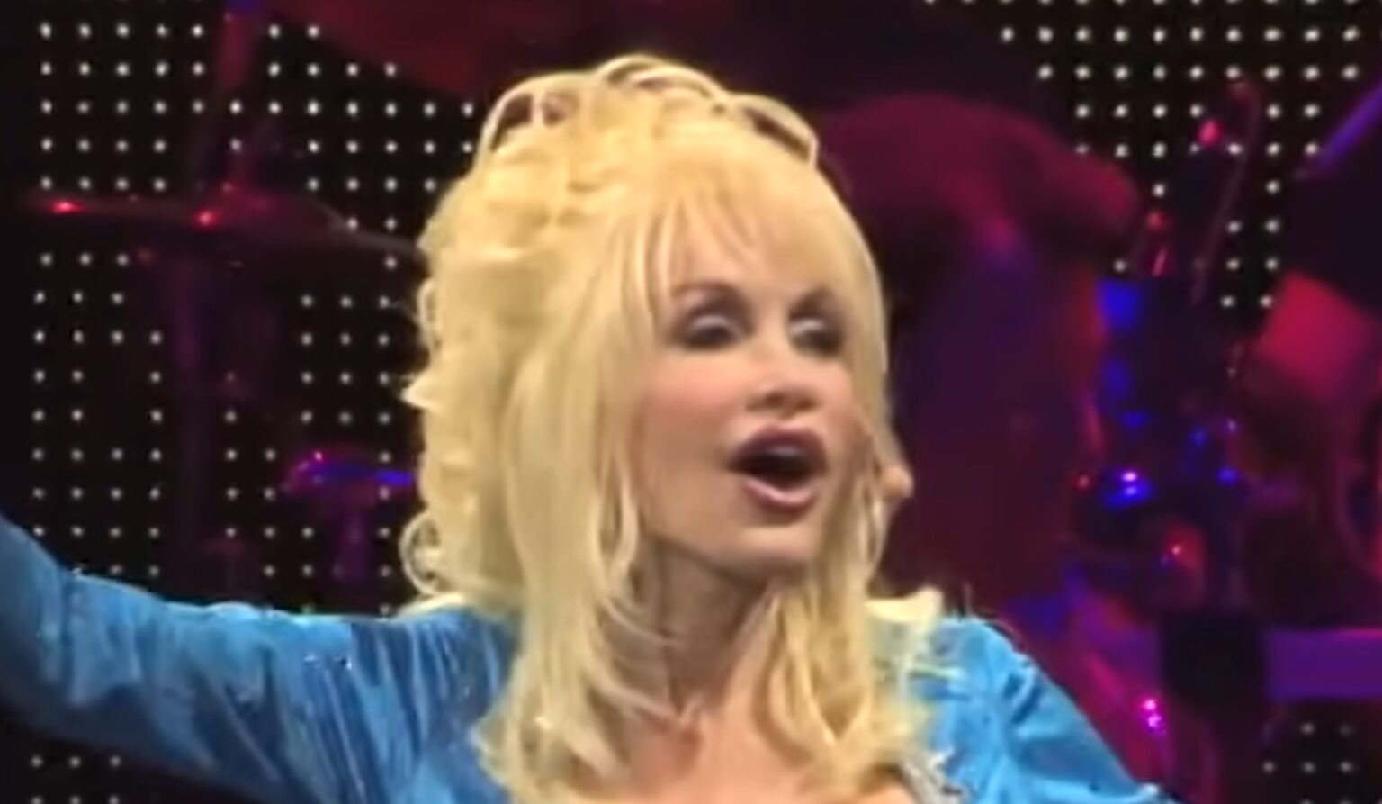 Beyoncé Upsets More Country Fans Rewrites Lyrics Of Dolly Parton